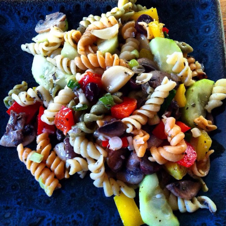PASTA SALAD WITH HOMEMADE DRESSING – Miss Cooker