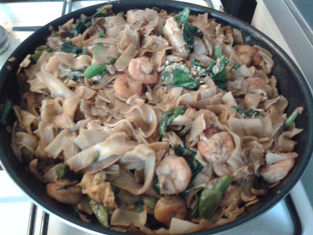 PAD SEE EW – THAI STIR FRIED NOODLES – Miss Cooker